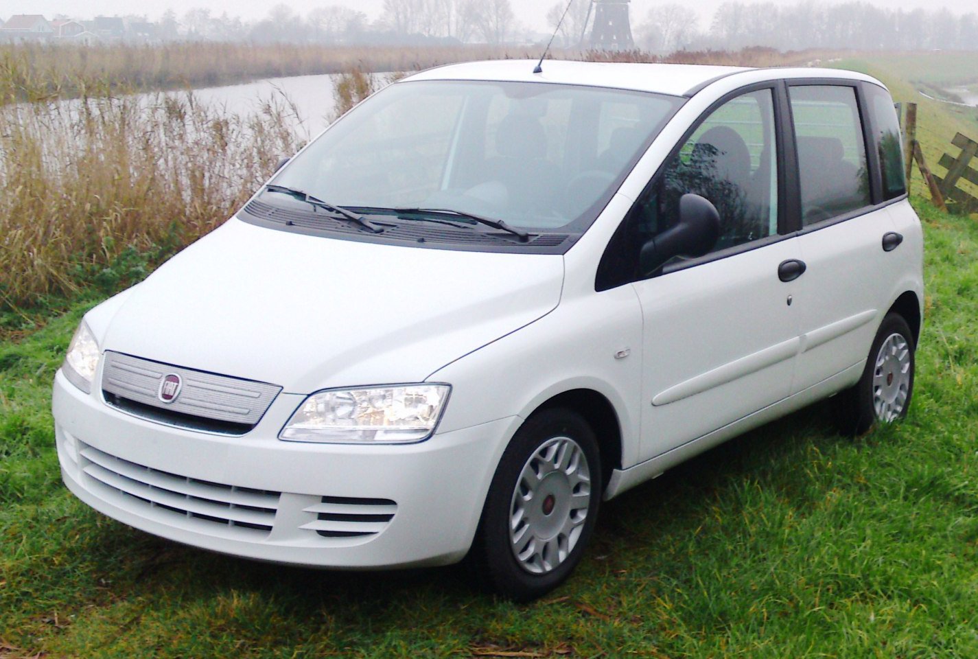 Fiat Multipla (186, facelift 2004) 1.6 16V (103 Hp)
